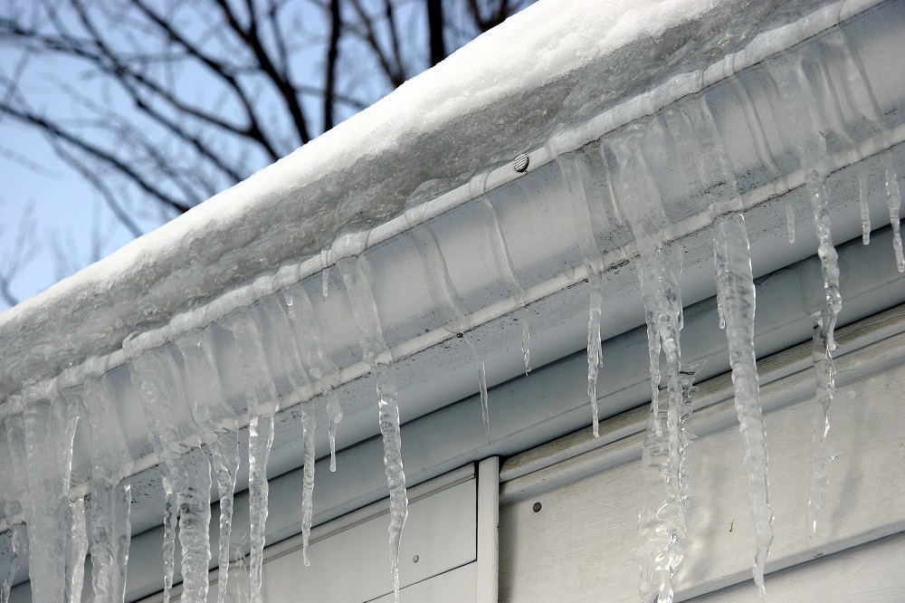 How Your Deck Can Get Damaged By Ice Dams and Falling Snow
